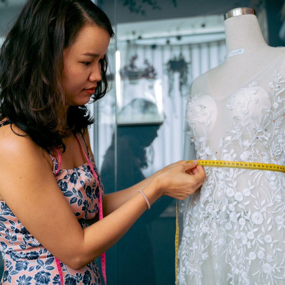 Can Wedding Dresses Be Let Out? – La Bella Wedding Umbrellas